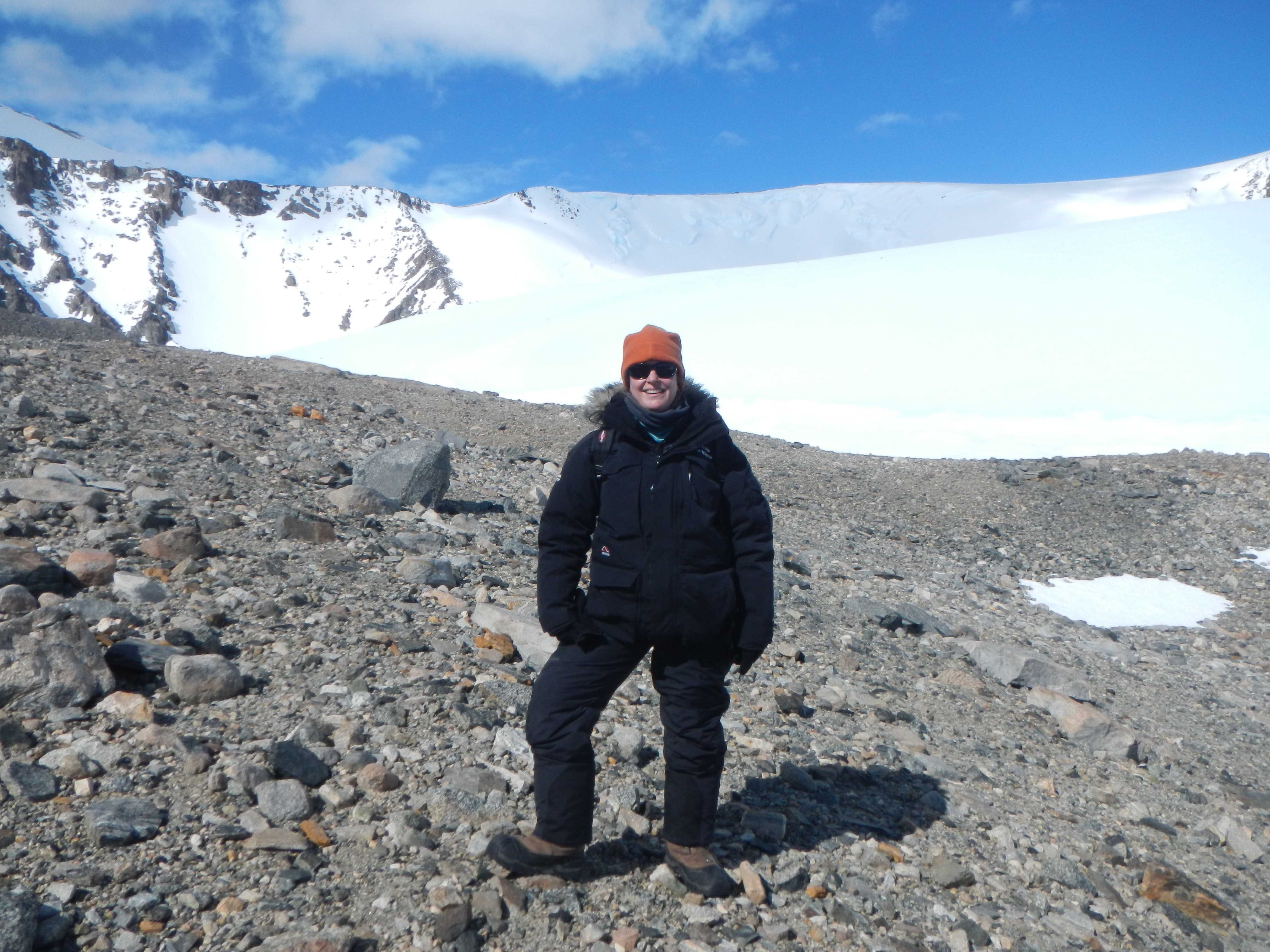 Little Story of Infinity : Studying the Universe by exploring the Earth